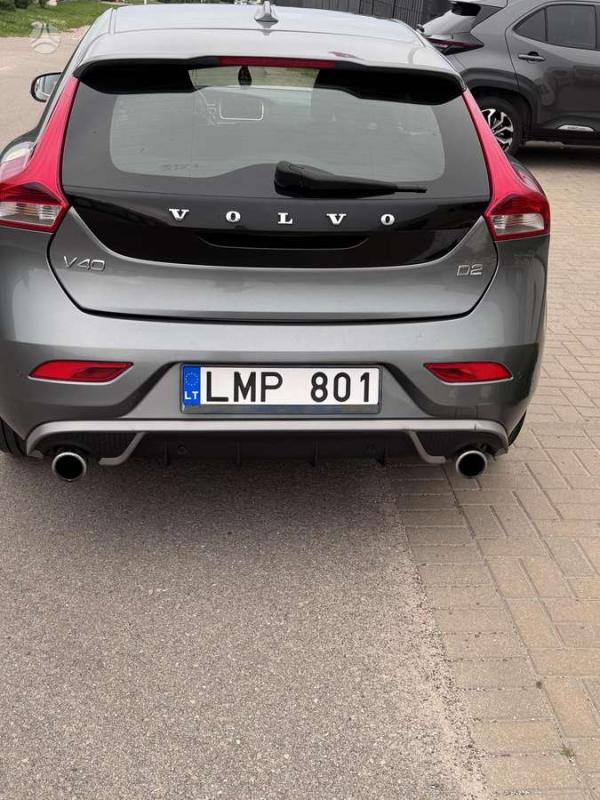 Pelēks Volvo V40 2015 Kauņa, ar dzinēja tilpumu 1.98 L un nobraukumu 314 tūkst. km par 5200 €, foto 3 vietnē AUTOMOTO.COM.LV