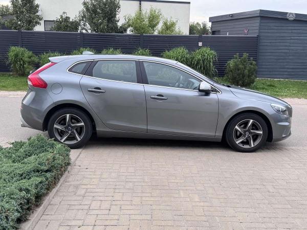Pelēks Volvo V40 2015 Kauņa, ar dzinēja tilpumu 1.98 L un nobraukumu 314 tūkst. km par 5200 €, foto 4 vietnē AUTOMOTO.COM.LV