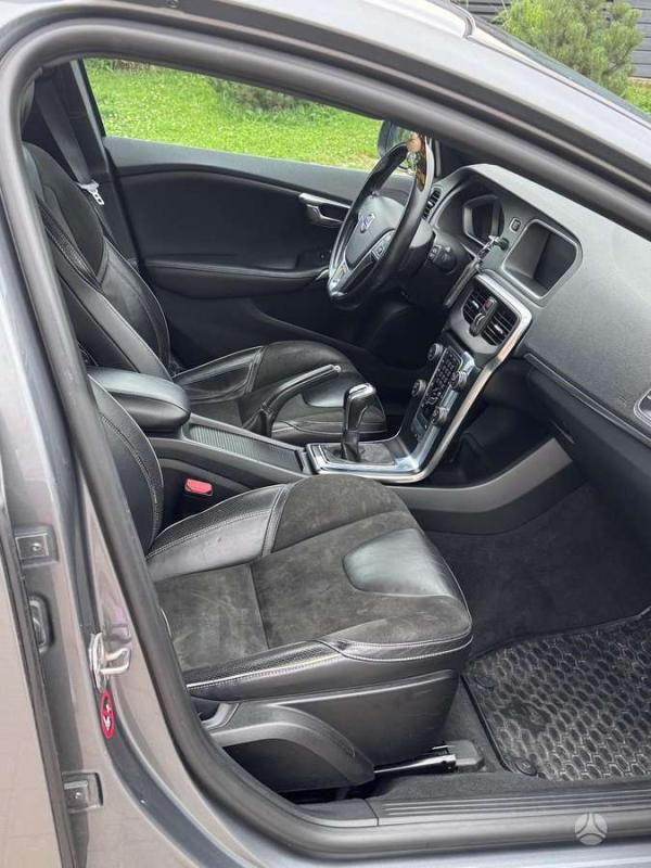 Pelēks Volvo V40 2015 Kauņa, ar dzinēja tilpumu 1.98 L un nobraukumu 314 tūkst. km par 5200 €, foto 5 vietnē AUTOMOTO.COM.LV