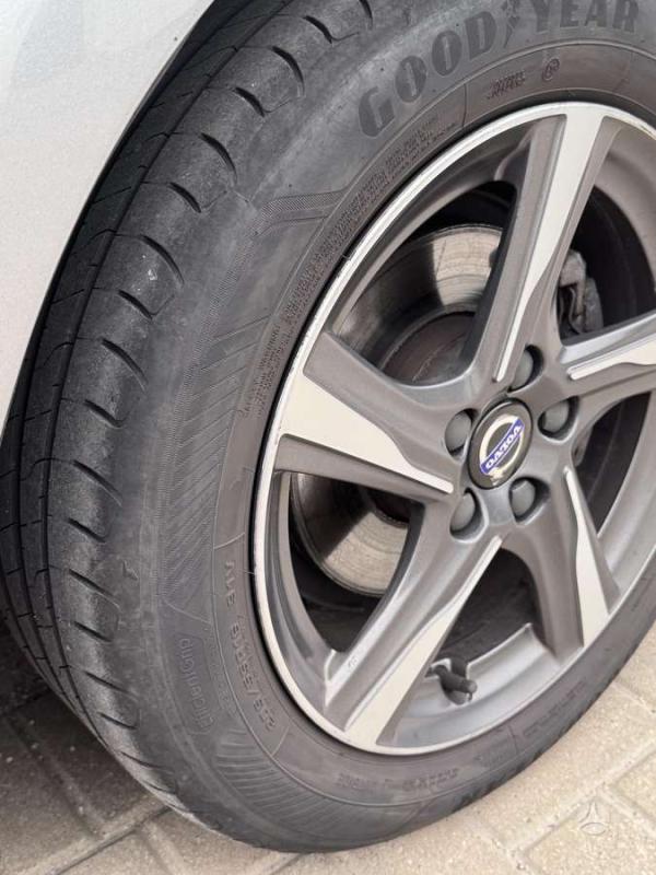 Pelēks Volvo V40 2015 Kauņa, ar dzinēja tilpumu 1.98 L un nobraukumu 314 tūkst. km par 5200 €, foto 7 vietnē AUTOMOTO.COM.LV
