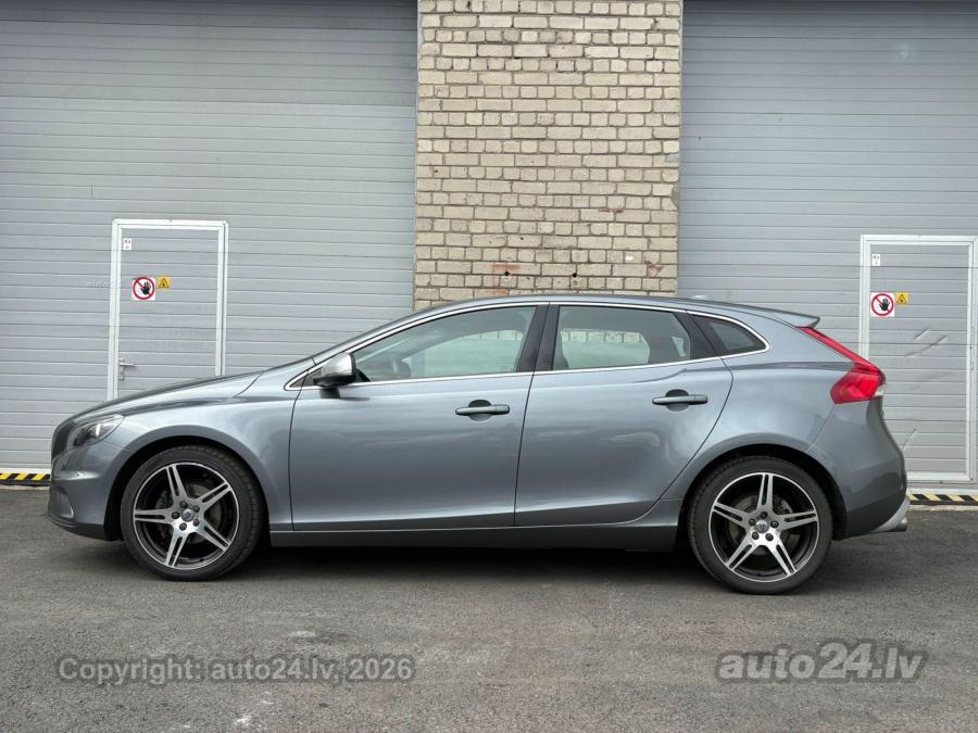 Pelēks Volvo V40 2015 Paide, ar dzinēja tilpumu 2.00 L un nobraukumu 274 tūkst. km par 6890 €, foto 6 vietnē AUTOMOTO.COM.LV