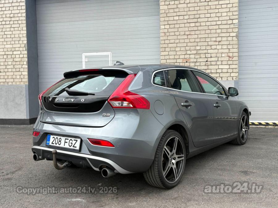Pelēks Volvo V40 2015 Paide, ar dzinēja tilpumu 2.00 L un nobraukumu 274 tūkst. km par 6890 €, foto 7 vietnē AUTOMOTO.COM.LV