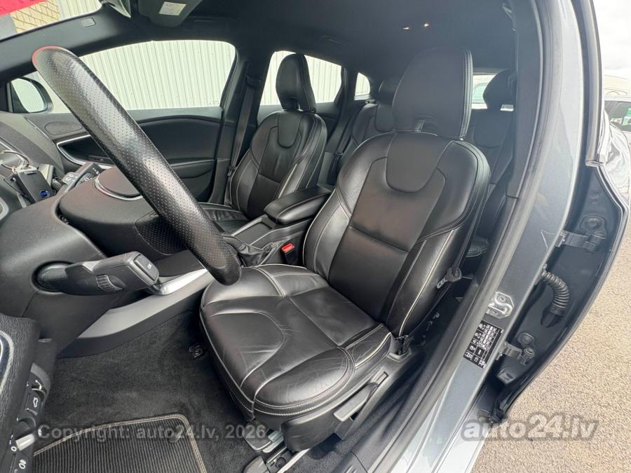 Pelēks Volvo V40 2015 Paide, ar dzinēja tilpumu 2.00 L un nobraukumu 274 tūkst. km par 6890 €, foto 14 vietnē AUTOMOTO.COM.LV