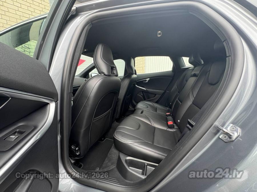 Pelēks Volvo V40 2015 Paide, ar dzinēja tilpumu 2.00 L un nobraukumu 274 tūkst. km par 6890 €, foto 15 vietnē AUTOMOTO.COM.LV