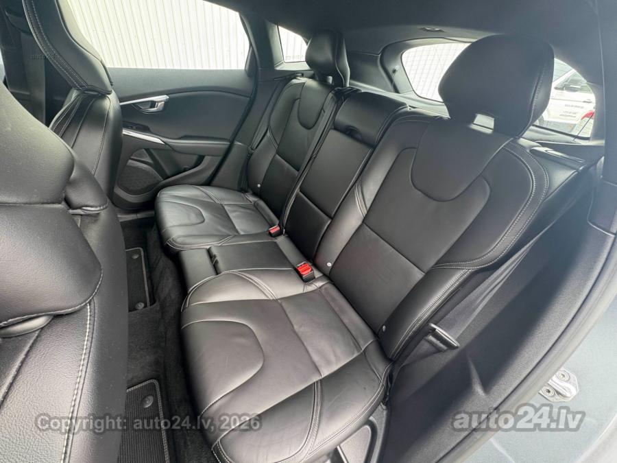 Pelēks Volvo V40 2015 Paide, ar dzinēja tilpumu 2.00 L un nobraukumu 274 tūkst. km par 6890 €, foto 16 vietnē AUTOMOTO.COM.LV