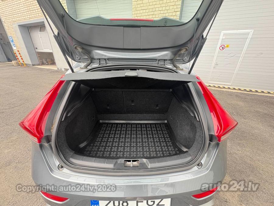 Pelēks Volvo V40 2015 Paide, ar dzinēja tilpumu 2.00 L un nobraukumu 274 tūkst. km par 6890 €, foto 21 vietnē AUTOMOTO.COM.LV