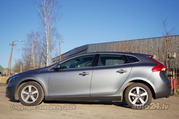Pelēks Volvo V40 2015 Tallina, ar dzinēja tilpumu 2.00 L un nobraukumu 239 tūkst. km par 7999 €, foto 3 vietnē AUTOMOTO.COM.LV