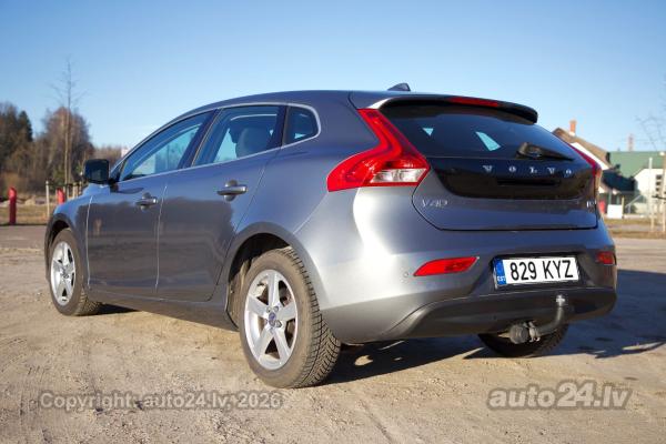 Pelēks Volvo V40 2015 Tallina, ar dzinēja tilpumu 2.00 L un nobraukumu 239 tūkst. km par 7999 €, foto 4 vietnē AUTOMOTO.COM.LV