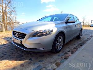Grey Volvo V40 2015 in Riga, with an engine capacity of 2.00 L and mileage of 268 thousand km for 7500 €, photo 1 on AUTOMOTO.COM.LV