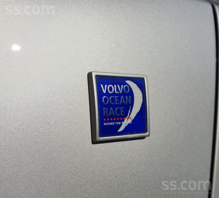 Grey Volvo V40 2015 in Riga, with an engine capacity of 2.00 L and mileage of 268 thousand km for 7500 €, photo 3 on AUTOMOTO.COM.LV