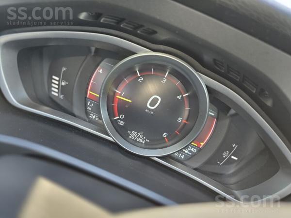 Pelēks Volvo V40 2015 Rīga, ar dzinēja tilpumu 2.00 L un nobraukumu 268 tūkst. km par 7500 €, foto 4 vietnē AUTOMOTO.COM.LV