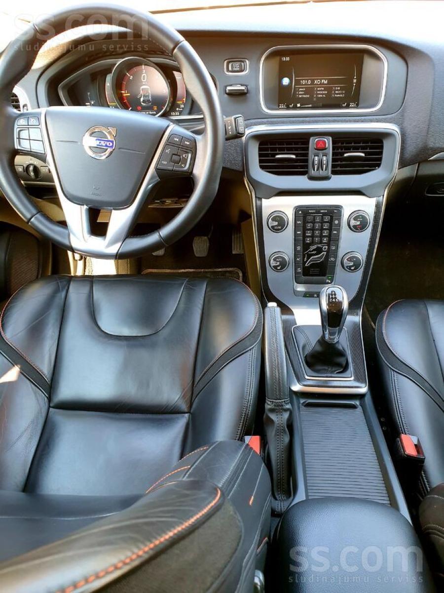 Grey Volvo V40 2015 in Riga, with an engine capacity of 2.00 L and mileage of 268 thousand km for 7500 €, photo 6 on AUTOMOTO.COM.LV