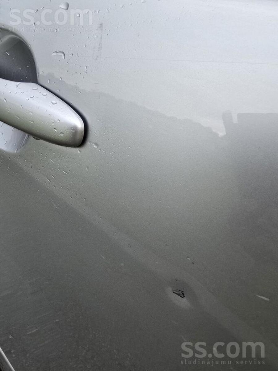 Grey Volvo V40 2015 in Riga, with an engine capacity of 2.00 L and mileage of 268 thousand km for 7500 €, photo 9 on AUTOMOTO.COM.LV