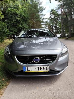 Pelēks Volvo V40 2015 Jūrmala, ar dzinēja tilpumu 2.00 L un nobraukumu 253 tūkst. km par 4500 €, foto  vietnē AUTOMOTO.COM.LV