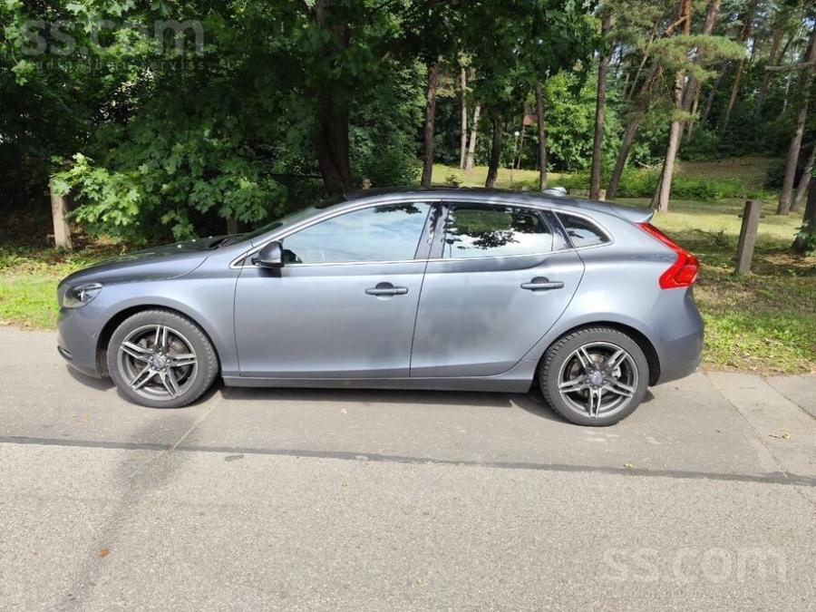 Pelēks Volvo V40 2015 Jūrmala, ar dzinēja tilpumu 2.00 L un nobraukumu 253 tūkst. km par 4500 €, foto 4 vietnē AUTOMOTO.COM.LV
