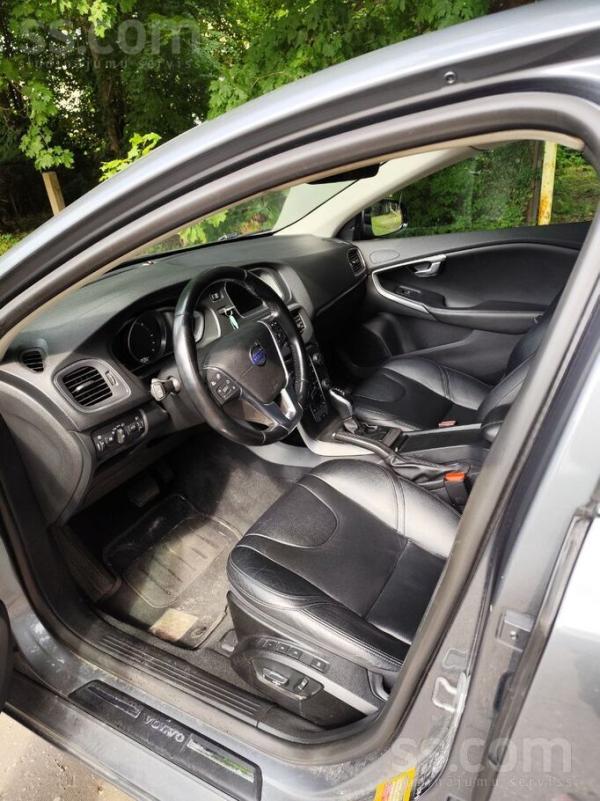 Grey Volvo V40 2015 in Jurmala, with an engine capacity of 2.00 L and mileage of 253 thousand km for 4500 €, photo 8 on AUTOMOTO.COM.LV