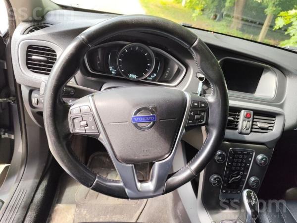 Grey Volvo V40 2015 in Jurmala, with an engine capacity of 2.00 L and mileage of 253 thousand km for 4500 €, photo 9 on AUTOMOTO.COM.LV