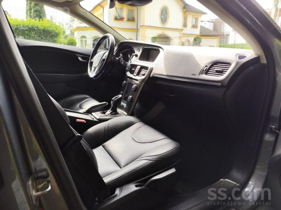 Pelēks Volvo V40 2015 Jūrmala, ar dzinēja tilpumu 2.00 L un nobraukumu 253 tūkst. km par 4500 €, foto 12 vietnē AUTOMOTO.COM.LV