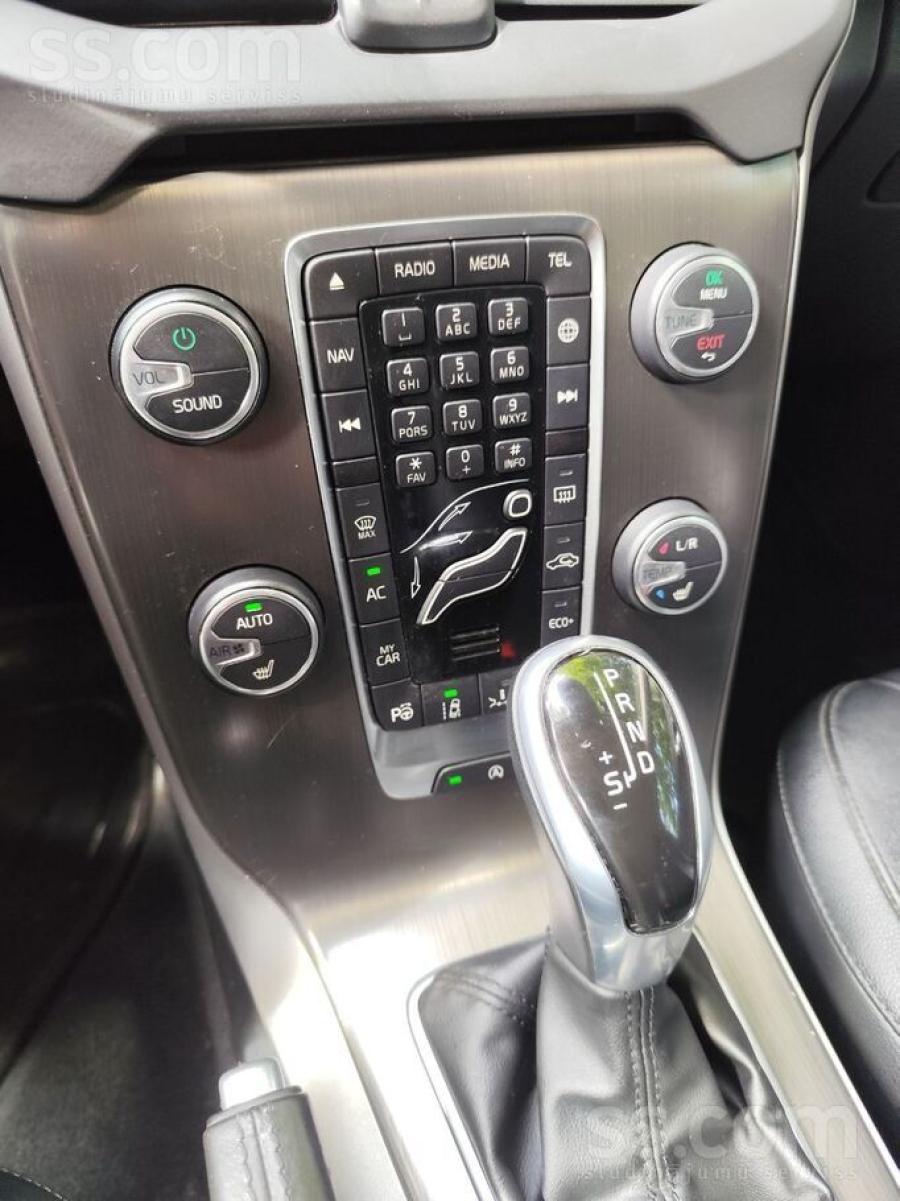 Pelēks Volvo V40 2015 Jūrmala, ar dzinēja tilpumu 2.00 L un nobraukumu 253 tūkst. km par 4500 €, foto 13 vietnē AUTOMOTO.COM.LV