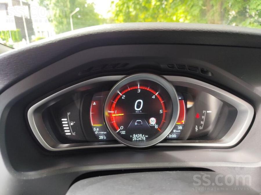 Pelēks Volvo V40 2015 Jūrmala, ar dzinēja tilpumu 2.00 L un nobraukumu 253 tūkst. km par 4500 €, foto 14 vietnē AUTOMOTO.COM.LV