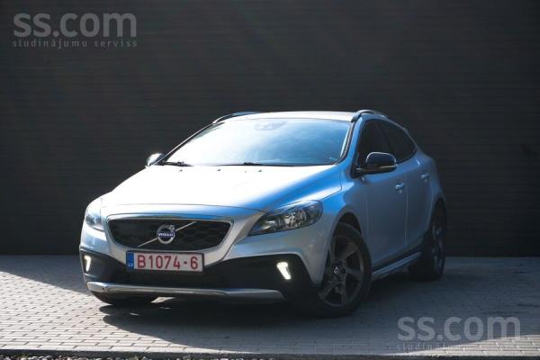 Grey Volvo V40 2015 in Riga, with an engine capacity of 2.00 L and mileage of 307 thousand km for 7890 €, photo 1 on AUTOMOTO.COM.LV