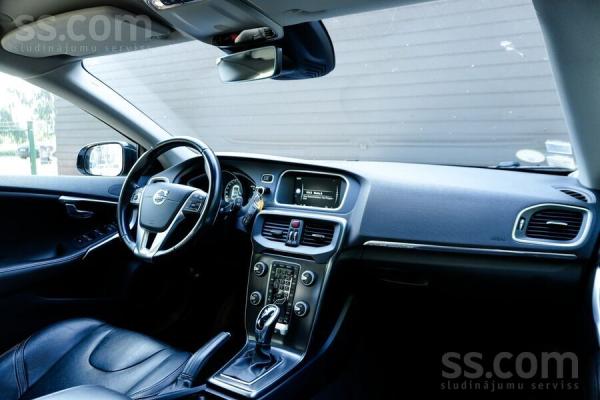 Grey Volvo V40 2015 in Riga, with an engine capacity of 2.00 L and mileage of 307 thousand km for 7890 €, photo 8 on AUTOMOTO.COM.LV