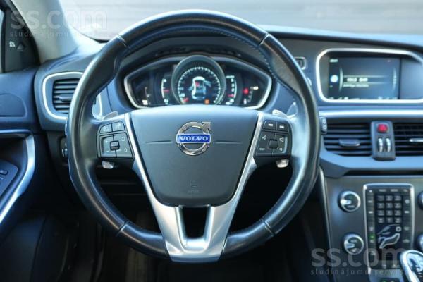 Grey Volvo V40 2015 in Riga, with an engine capacity of 2.00 L and mileage of 307 thousand km for 7890 €, photo 10 on AUTOMOTO.COM.LV