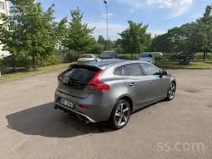Pelēks Volvo V40 2015 Jelgava, ar dzinēja tilpumu 2.00 L un nobraukumu 240 tūkst. km par 6250 €, foto 4 vietnē AUTOMOTO.COM.LV