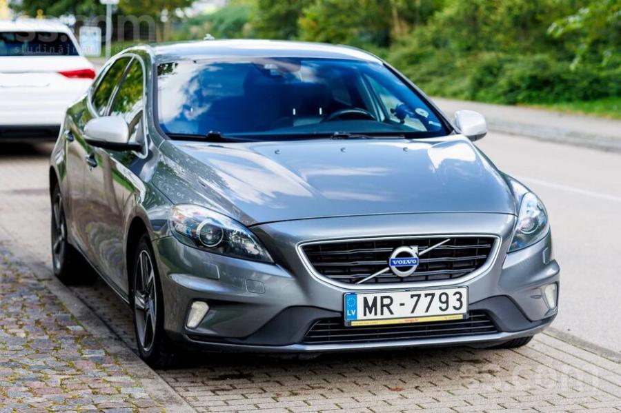 Grey Volvo V40 2015 in Riga, with an engine capacity of 2.00 L and mileage of 263 thousand km for 7300 €, photo 5 on AUTOMOTO.COM.LV