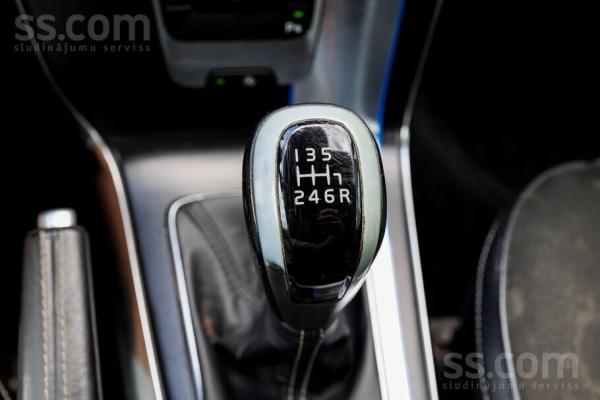Grey Volvo V40 2015 in Riga, with an engine capacity of 2.00 L and mileage of 263 thousand km for 7300 €, photo 7 on AUTOMOTO.COM.LV