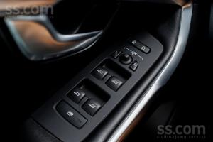 Grey Volvo V40 2015 in Riga, with an engine capacity of 2.00 L and mileage of 263 thousand km for 7300 €, photo 9 on AUTOMOTO.COM.LV