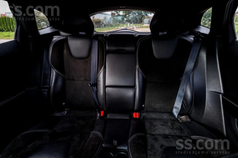 Grey Volvo V40 2015 in Riga, with an engine capacity of 2.00 L and mileage of 263 thousand km for 7300 €, photo 11 on AUTOMOTO.COM.LV