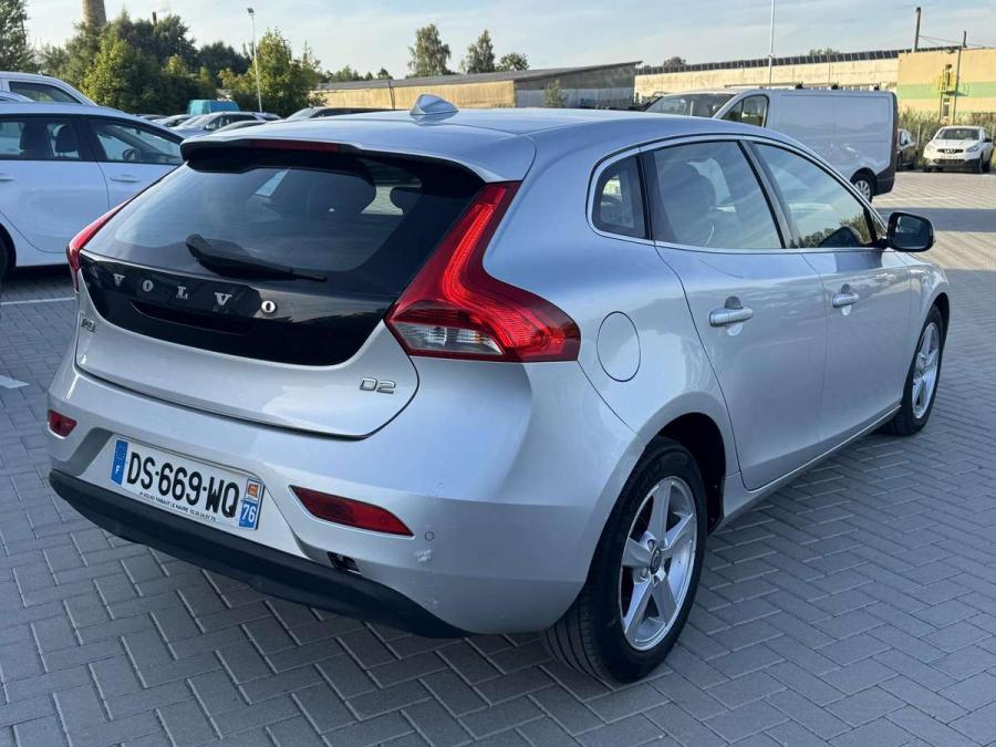 Grey Volvo V40 2015 in Taurage, with an engine capacity of 1.56 L and mileage of 262 thousand km for 5200 €, photo 5 on AUTOMOTO.COM.LV