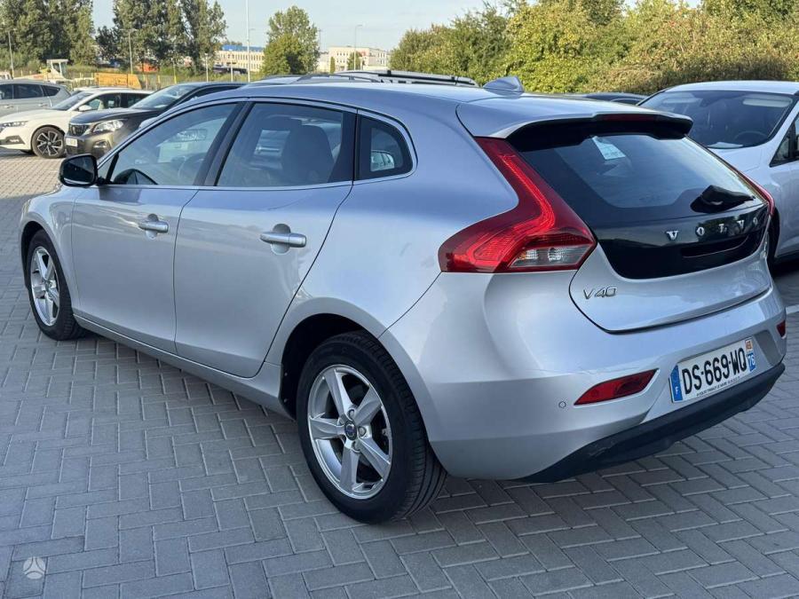 Grey Volvo V40 2015 in Taurage, with an engine capacity of 1.56 L and mileage of 262 thousand km for 5200 €, photo 7 on AUTOMOTO.COM.LV