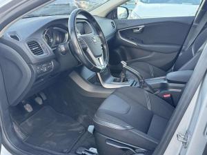 Grey Volvo V40 2015 in Taurage, with an engine capacity of 1.56 L and mileage of 262 thousand km for 5200 €, photo 8 on AUTOMOTO.COM.LV