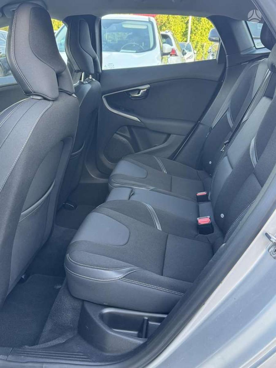 Grey Volvo V40 2015 in Taurage, with an engine capacity of 1.56 L and mileage of 262 thousand km for 5200 €, photo 12 on AUTOMOTO.COM.LV