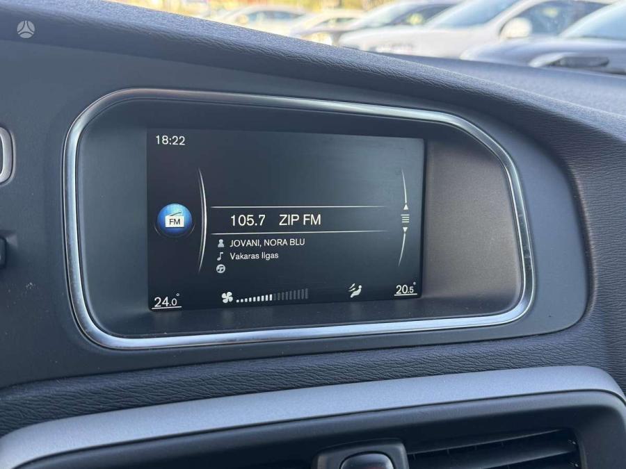 Grey Volvo V40 2015 in Taurage, with an engine capacity of 1.56 L and mileage of 262 thousand km for 5200 €, photo 13 on AUTOMOTO.COM.LV