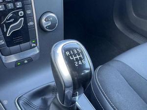 Grey Volvo V40 2015 in Taurage, with an engine capacity of 1.56 L and mileage of 262 thousand km for 5200 €, photo 15 on AUTOMOTO.COM.LV