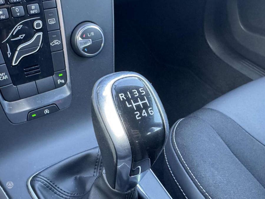 Grey Volvo V40 2015 in Taurage, with an engine capacity of 1.56 L and mileage of 262 thousand km for 5200 €, photo 15 on AUTOMOTO.COM.LV