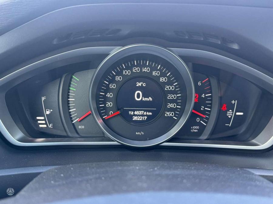 Grey Volvo V40 2015 in Taurage, with an engine capacity of 1.56 L and mileage of 262 thousand km for 5200 €, photo 16 on AUTOMOTO.COM.LV