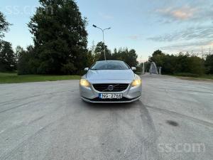 Серый Вольво В40 2015 в Резекне, объемом двигателя 2.00 л и пробегом 229 тыс. км за 6900 €, фото  на AUTOMOTO.COM.LV