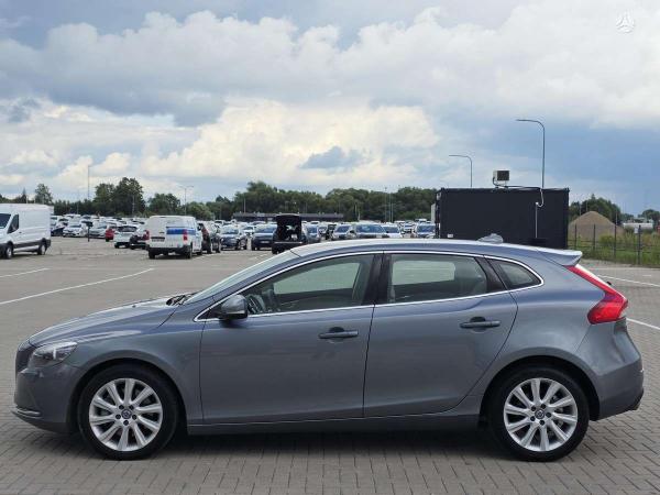 Pelēks Volvo V40 2015 Tauragė, ar dzinēja tilpumu 1.97 L un nobraukumu 227 tūkst. km par 6800 €, foto 9 vietnē AUTOMOTO.COM.LV