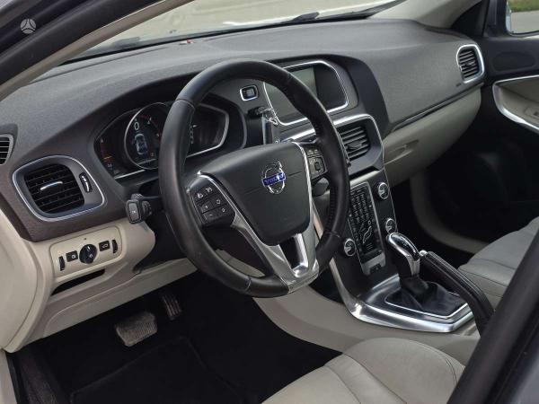 Pelēks Volvo V40 2015 Tauragė, ar dzinēja tilpumu 1.97 L un nobraukumu 227 tūkst. km par 6800 €, foto 10 vietnē AUTOMOTO.COM.LV