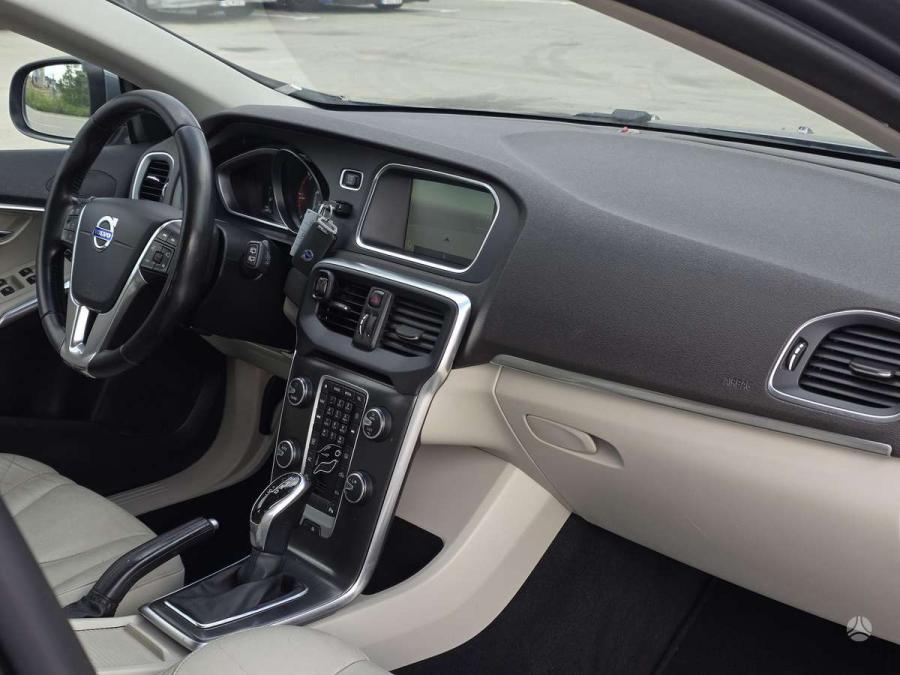 Серый Вольво В40 2015 в Таураге, объемом двигателя 1.97 л и пробегом 227 тыс. км за 6800 €, фото 13 на AUTOMOTO.COM.LV
