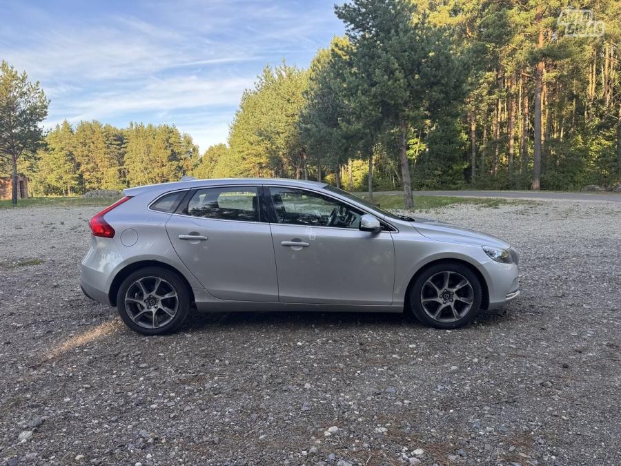 Pelēks Volvo V40 2015 Jonava, ar dzinēja tilpumu 1.60 L un nobraukumu 309 tūkst. km par 4950 €, foto 5 vietnē AUTOMOTO.COM.LV