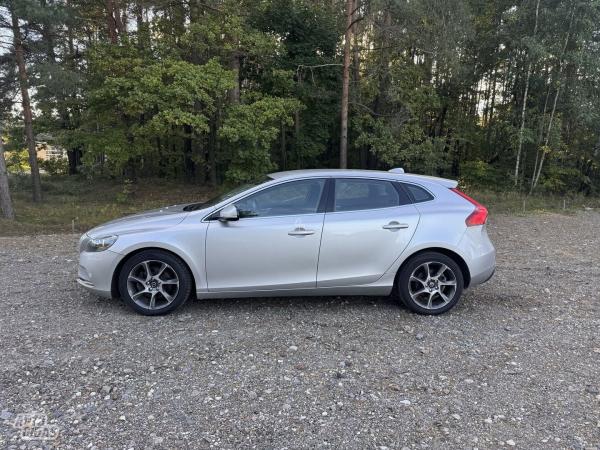 Grey Volvo V40 2015 in Jonava, with an engine capacity of 1.60 L and mileage of 309 thousand km for 4950 €, photo 9 on AUTOMOTO.COM.LV