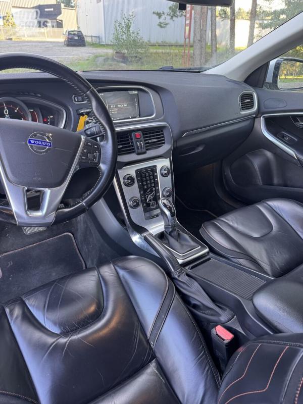 Grey Volvo V40 2015 in Jonava, with an engine capacity of 1.60 L and mileage of 309 thousand km for 4950 €, photo 10 on AUTOMOTO.COM.LV