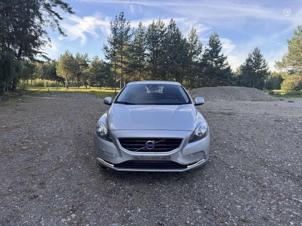Grey Volvo V40 2015 in Jonava, with an engine capacity of 1.56 L and mileage of 309 thousand km for 4950 €, photo 3 on AUTOMOTO.COM.LV