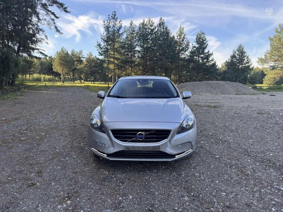 Pelēks Volvo V40 2015 Jonava, ar dzinēja tilpumu 1.56 L un nobraukumu 309 tūkst. km par 4950 €, foto 3 vietnē AUTOMOTO.COM.LV