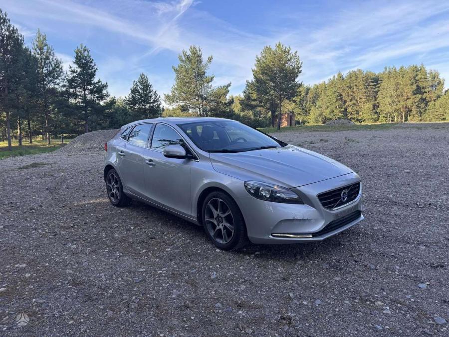 Pelēks Volvo V40 2015 Jonava, ar dzinēja tilpumu 1.56 L un nobraukumu 309 tūkst. km par 4950 €, foto 4 vietnē AUTOMOTO.COM.LV